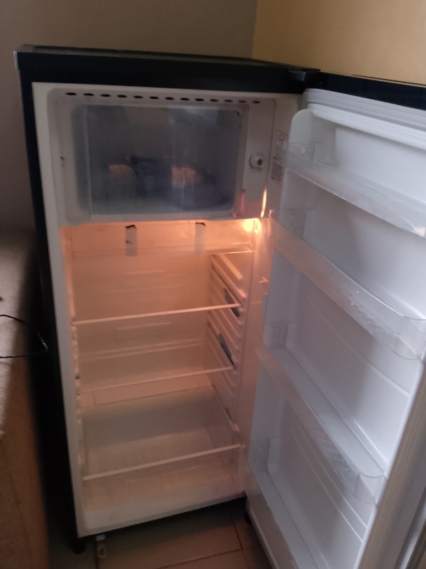 VERY CLEAN SINGLE DOOR HAIER THERMOCOOL FRIDGE AND FREEZER MODEL HR ...